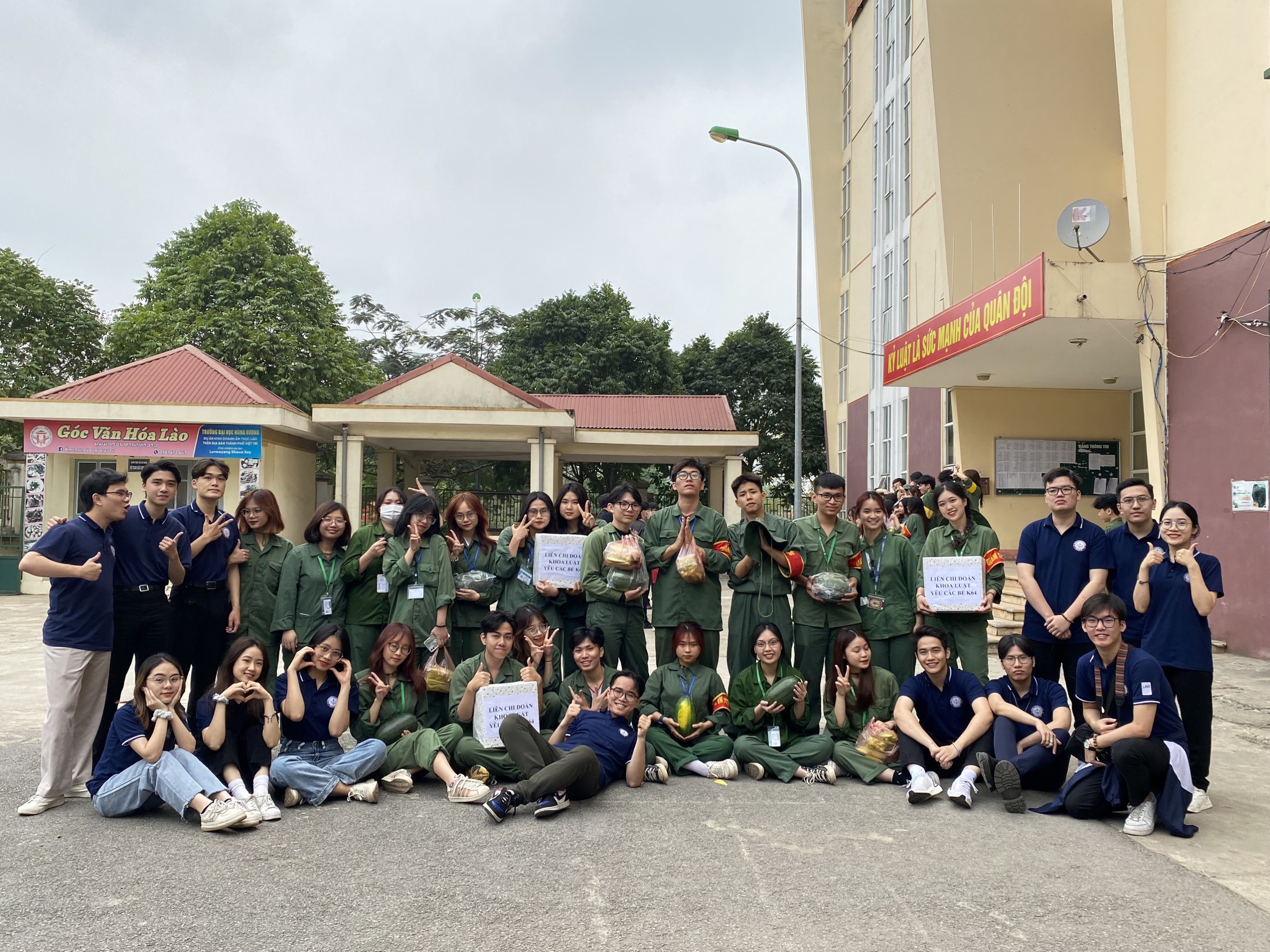 THĂM VÀ ĐỘNG VIÊN SINH VIÊN K64 ĐANG HỌC TẬP TẠI TRUNG TÂM GDQP&AN TRƯỜNG ĐH HÙNG VƯƠNG